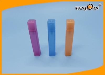 Cina Bottiglia di plastica della penna del profumo del quadrato variopinto professionale dell'ANIMALE DOMESTICO 15ML con lo spruzzatore in vendita