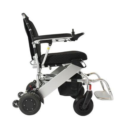 China 6 km/u Lichtgewicht opvouwbare elektrische rolstoel voor gehandicapten met een belasting van 100 kg Te koop