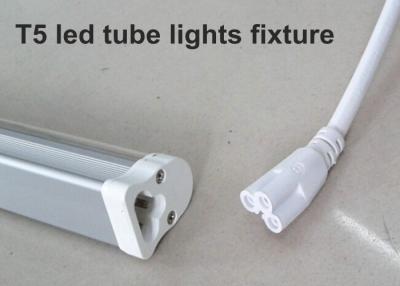 Cina Riscaldi la luce bianca della metropolitana di T5 LED con la metropolitana lattea e chiara 600mm della lente/8W LED in vendita