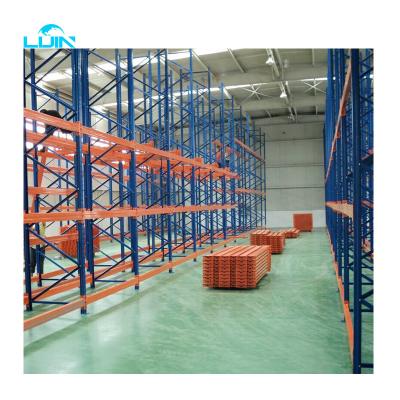 China El almacenamiento resistente Q235 atormenta el sistema ajustable de la estantería de la plataforma del envase de 40 pies en venta