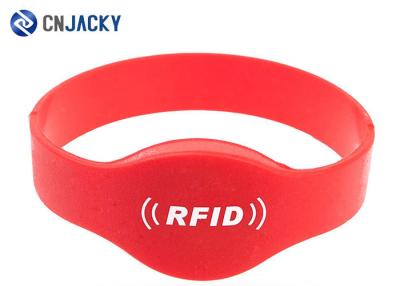 Cina Polsino riutilizzabile impermeabile, braccialetto di NFC RFID del silicone di RFID per la piscina in vendita