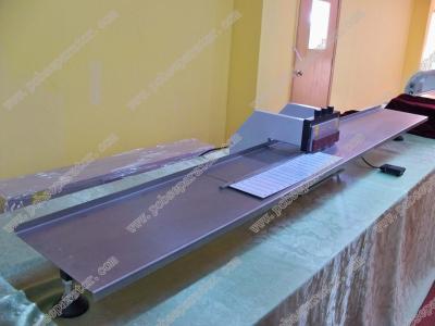 Chine Machine d'ébarbage de carte de circuit imprimé à cadre robuste, entraînement par moteur à vendre