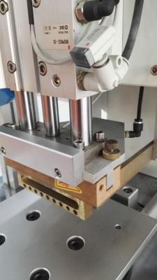 China Máquina de Soldagem Hot Bar Aquecida por Pulso Com Guia Linear 500*750*640mm à venda