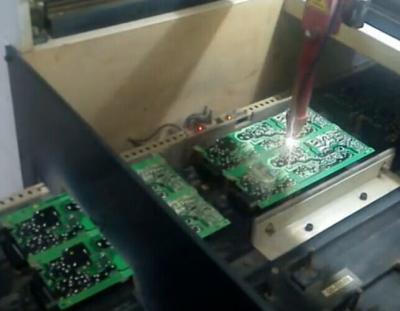 Китай Станок лазерной резки печатных плат (PCB) для разделения печатных плат (PCB) с высокой точностью для плат FR4 продается