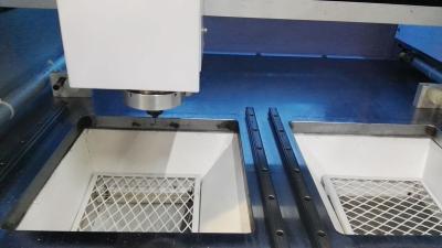 China Recolector de polvo automático máquina de corte de metal CNC PCB de perforación de enrutador en venta