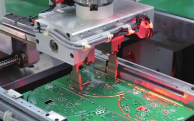 China Pneumatisch aangedreven 2,5 mm dikke FR4 PCB-scheidingsmachine Te koop