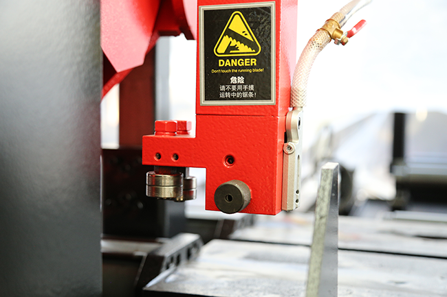 JSSCD-A-33 Band Sawing Machine close-up view