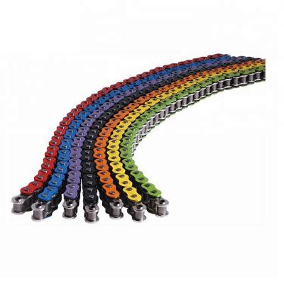 Chine Ensembles de chaînes de moto personnalisées OEM 420/428/428h/520/525/530/630 pour différents modèles à vendre