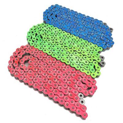 Chine Ensembles de chaînes de moto personnalisées OEM 420/428/428h/520/525/530/630 pour différents modèles à vendre