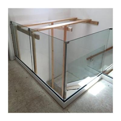 Cina Shoe base support glass guardrail systems metal patio fence panels in vendita