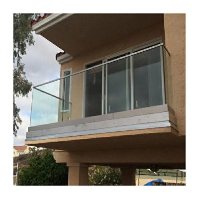 Cina Stainless steel u base prices glass balustrade height loft balcony railings in vendita