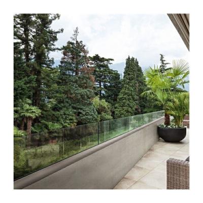 China Extruded u channel glass balustrade posts roof guardrail system à venda