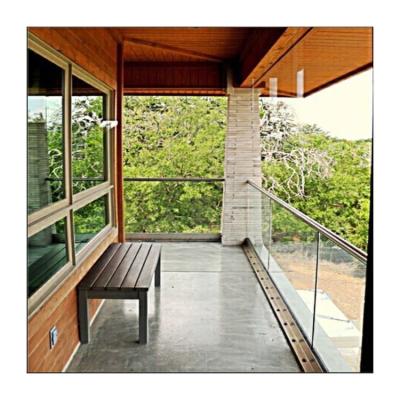 China Aluminium u channel glass stair balustrade porch railing brackets à venda
