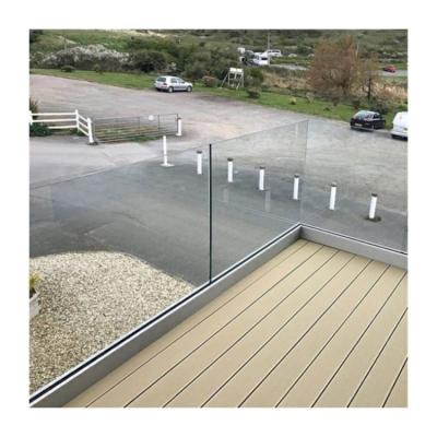 China Fencing u base glass brackets for stairs terrace privacy fence à venda