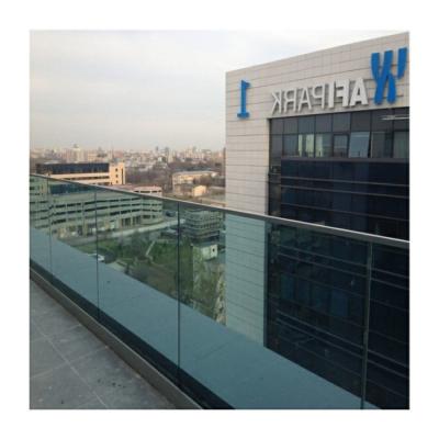 China U base glass installation glass banister fittings steel staircase for terrace à venda