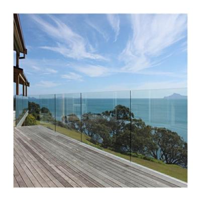 Cina Hot Selling Aluminum U Channel Glass Railing with ss Cladding in vendita