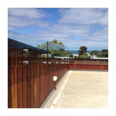 China Sweden standoff glass fencing roof standoff top railing à venda