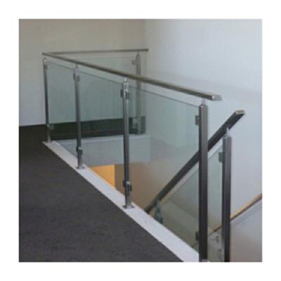 Cina Tinted glass handrail patio barrier railing ultra white glass iron deck railing in vendita