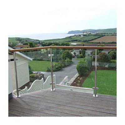 China Laminated glass handrail metal roofing privacy fence outside glass balustrade à venda