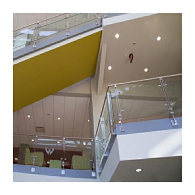 China EN12543 glass banister patio garden fence clear glass deck railing à venda