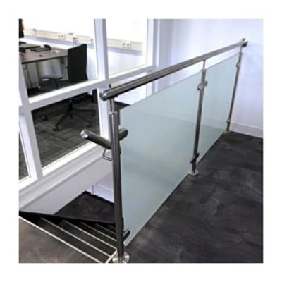 China Tinted glass guardrail patio picket fence 12mm thick glass ss railing Te koop