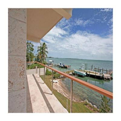 中国 Iron balcony pipe fence with cable cost to install wire fence 販売のため
