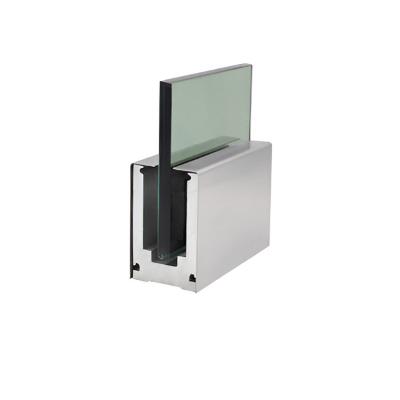 Cina 6063 Aluminium Profile Base Shoe Deck Linear U Channel Balustrade Frameless Balcony Glass Railing in vendita
