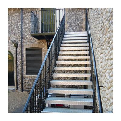 Cina Modern curved stairs straight steel glass wrought iron grill design straight staircase in vendita