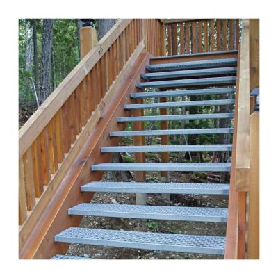 Cina Wwoden stairs steel glass cast iron staircase in vendita