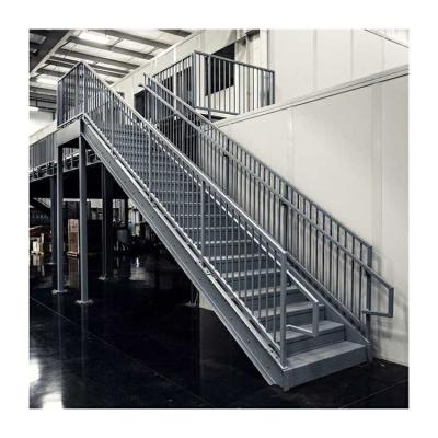 中国 Double stringer stairs stainless steel frameless glass cast iron double beam staircase 販売のため