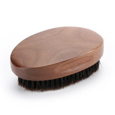 Chine Brosse à barbe en bois de noyer Ovale personnaliser le logo de la marque Brosse à barbe à vendre
