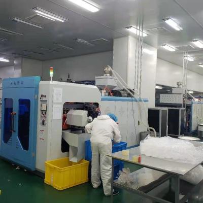 中国 Fully Automatic Accumulator Blow Moulding Machine For Plastic Water Bottle 販売のため