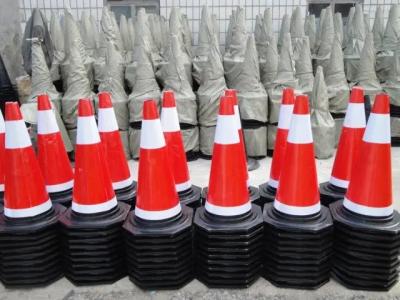 中国 プラスチックTrafiicの道の円錐形のための高速蓄積装置の打撃の成形機 販売のため