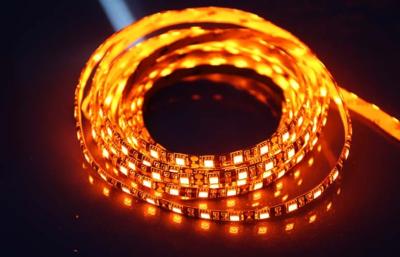 Cina Arancia 590 - luce di striscia principale flessibile 610nm 24V per il Natale in vendita