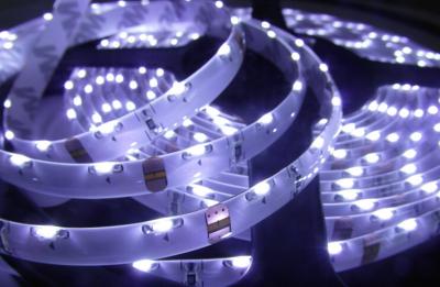 Cina L'illuminazione laterale di DC12V SMD335 ha condotto il gel di silice della luce di striscia IP65 impermeabilizza 3 anni di garanzia in vendita