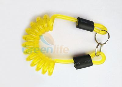 China Anti - het Verloren 7MM Bungee Sleutelkoord van het Rolhulpmiddel met 2pcs-Splitring Gele Kleur Te koop