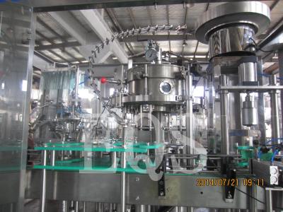 Chine machine de remplissage de bière de bouteille de l'acier inoxydable 500BPH 304 avec la torsion outre du chapeau à vendre