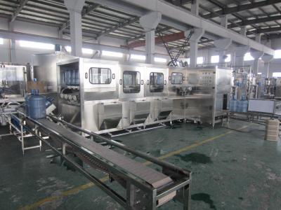 Cina L tipo macchina di rifornimento da 5 galloni, macchina del riempitore della bottiglia di acqua 600BPH in vendita