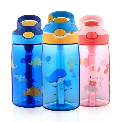 Cina Cartoon Design Lightweight Water Bottle With Lock Design in vendita