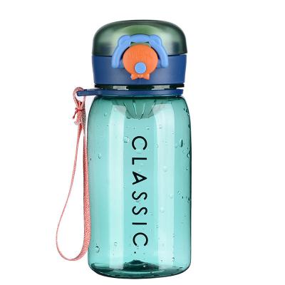 Cina Bottiglia portatile di plastica sveglia della bevanda dei bambini antipolvere della scuola di progettazione della serratura di tocco del dito in vendita