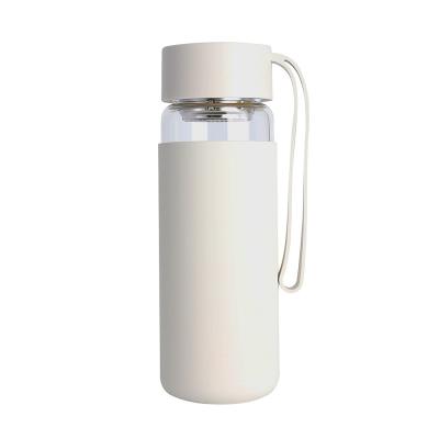 Cina Bottiglie di acqua della bevanda del vetro borosilicato di qualità con il portatile della manica di protezione in vendita