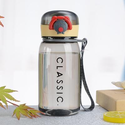 Cina Bottiglie di acqua di plastica del materiale libero facile pratico variopinto di Bpa Tritan con il coperchio della serratura in vendita