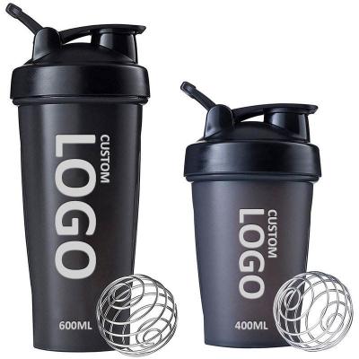 Cina Custom Logo 400ml 600ml Black Large Sports Fitness Protein Powder Shaker Bottles With Capacity Measuring Line in vendita