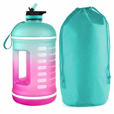 Cina Brocca motivazionale della bottiglia di acqua 64 once di mezzo gallone libero di BPA per la palestra di forma fisica all'aperto in vendita