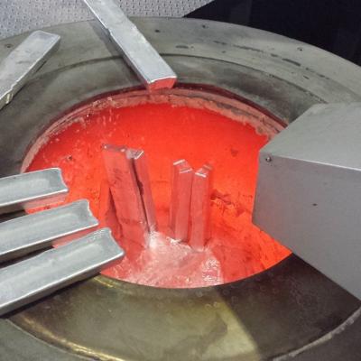 China Customized Top Diameter Aluminum Holding Furnace with Immersion Heater and Temperature Range of 500-1000°C for sale