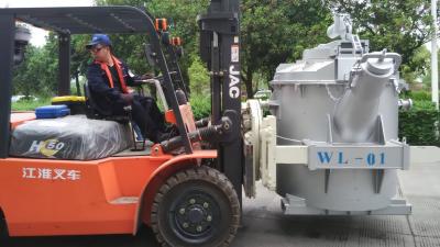Chine Camions élévateurs à fourchette transportant des cuillers de transfert en aluminium fondu avec des matières premières jetables et une capacité de 800 kg à vendre
