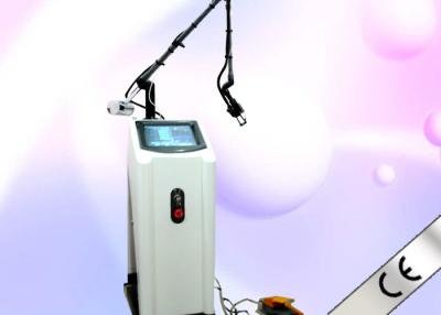 China La máquina fraccionaria del laser del CO2 del RF para la cara arruga el retiro, 220V 50HZ 110V 60HZ en venta