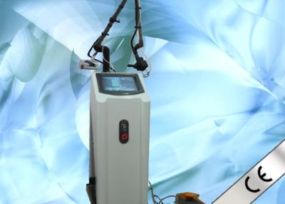 China Máquina fraccionaria/equipo del laser del CO2 del dióxido de carbono para el retiro de la cicatriz de la cirugía en venta