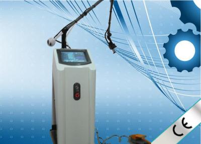 China Marque con una cicatriz la máquina fraccionaria del laser del CO2 del retiro 10600nm con el tubo del laser del metal en venta
