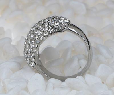 Cina Anelli delicati del cerchio di nozze di diamante del cristallo di rocca dei gioielli di modo del costume in vendita